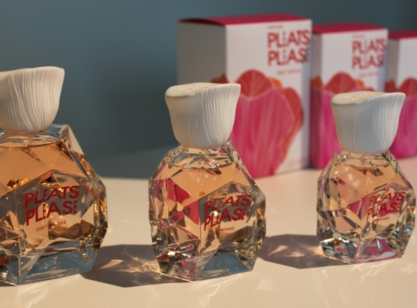 Pleats Please – The Perfume that Moves You | Sandra‘s Closet