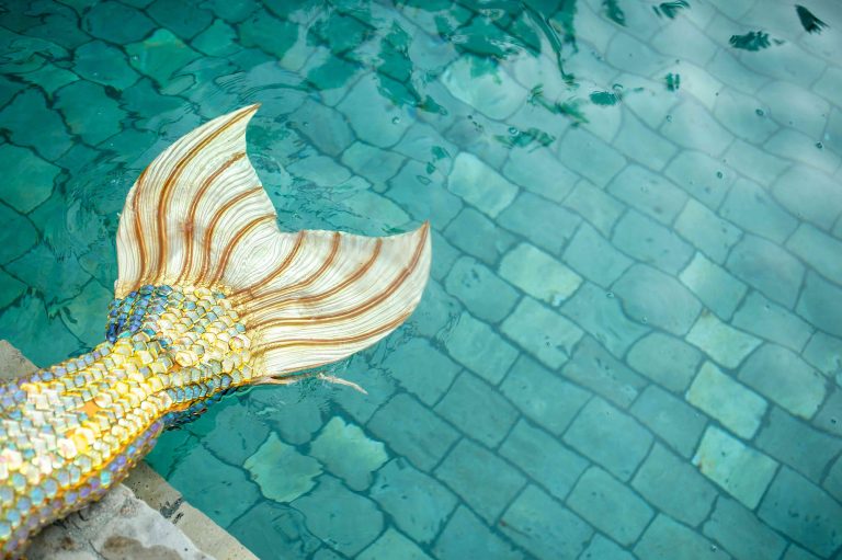 Friends, Mermaids, a Sea God and La Mer | Sandra‘s Closet