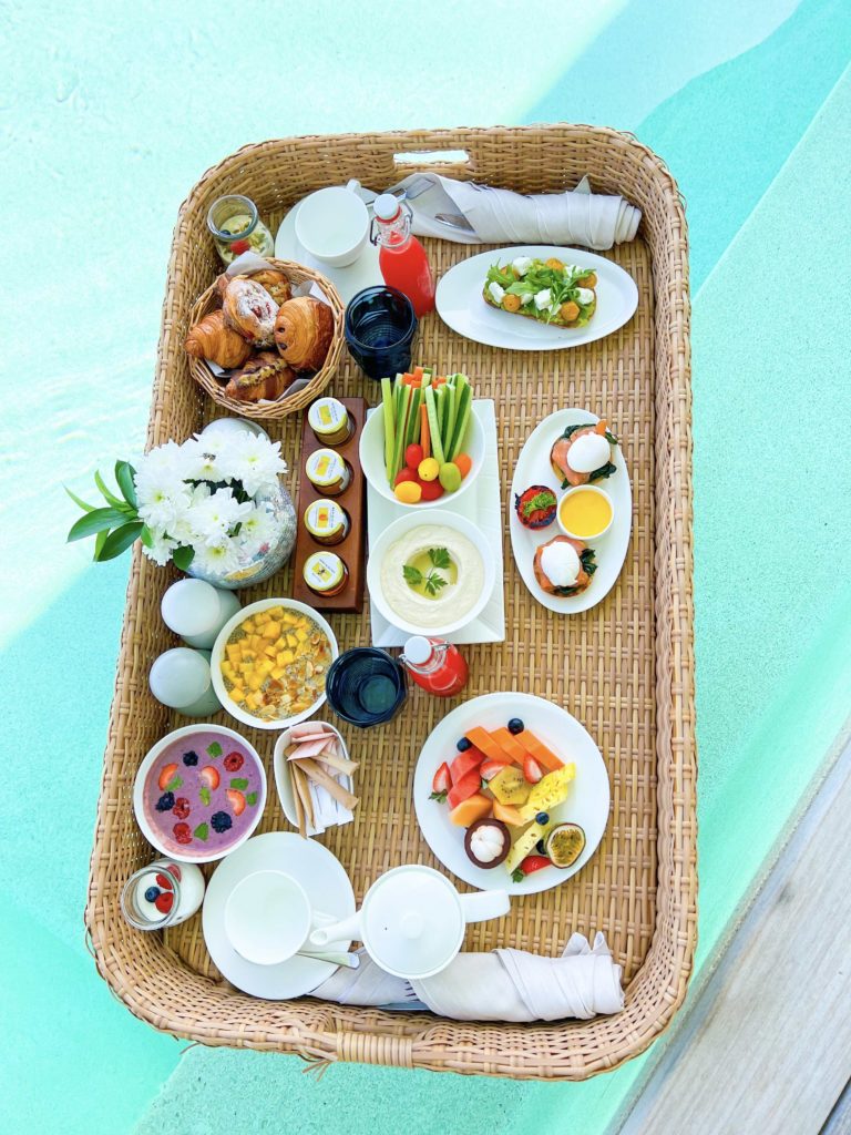 floating breakfast | Sandra‘s Closet